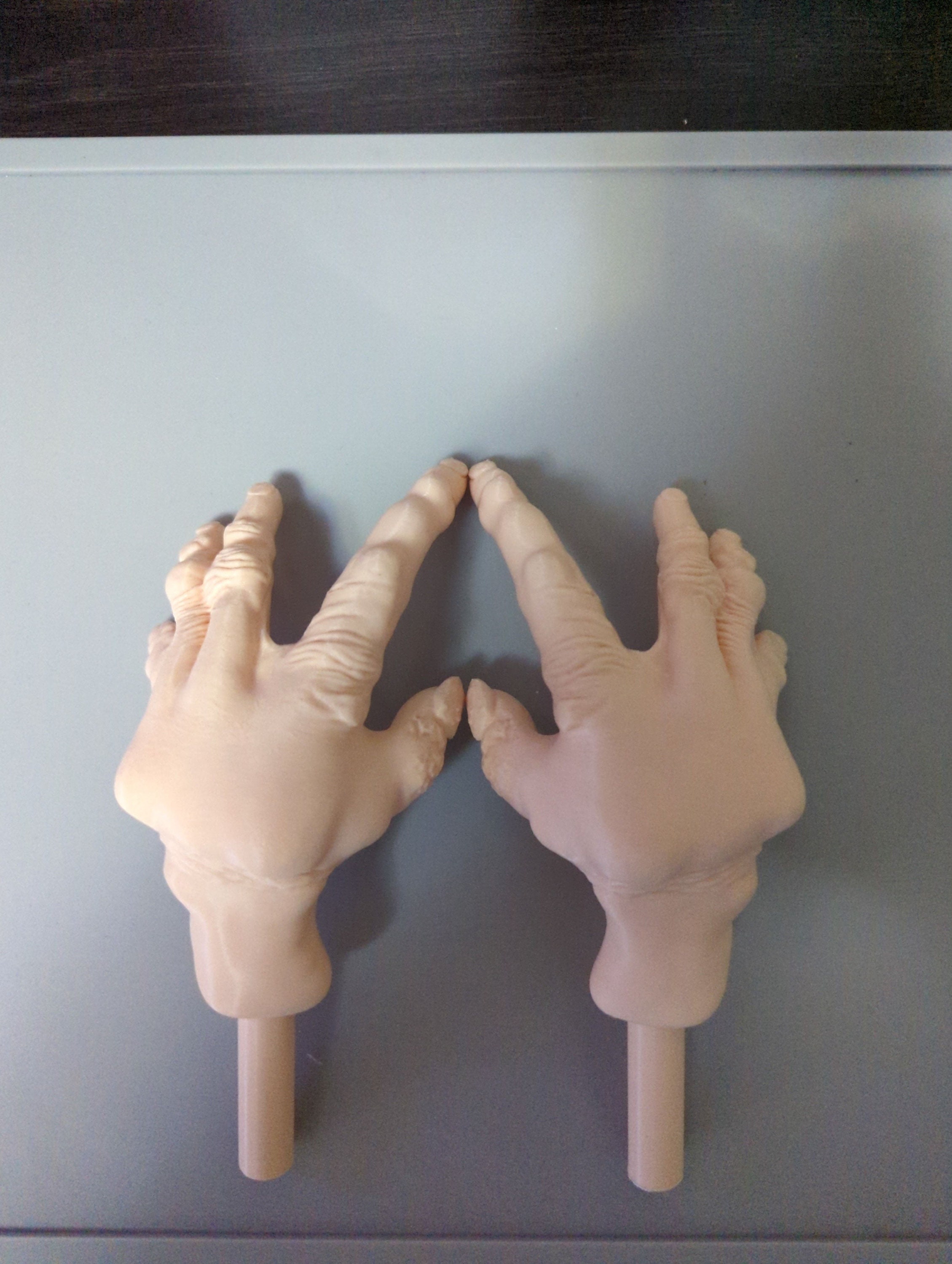 Scary Movie 2 Butler Hand