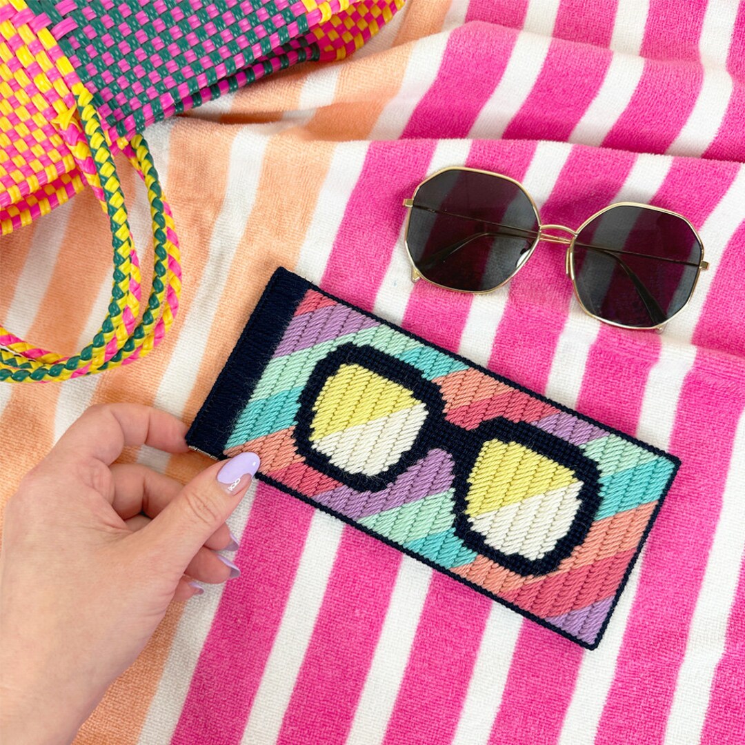 DIGITAL PATTERN: "here Comes the Sun" Bargello Glasses Case - Bargello ...