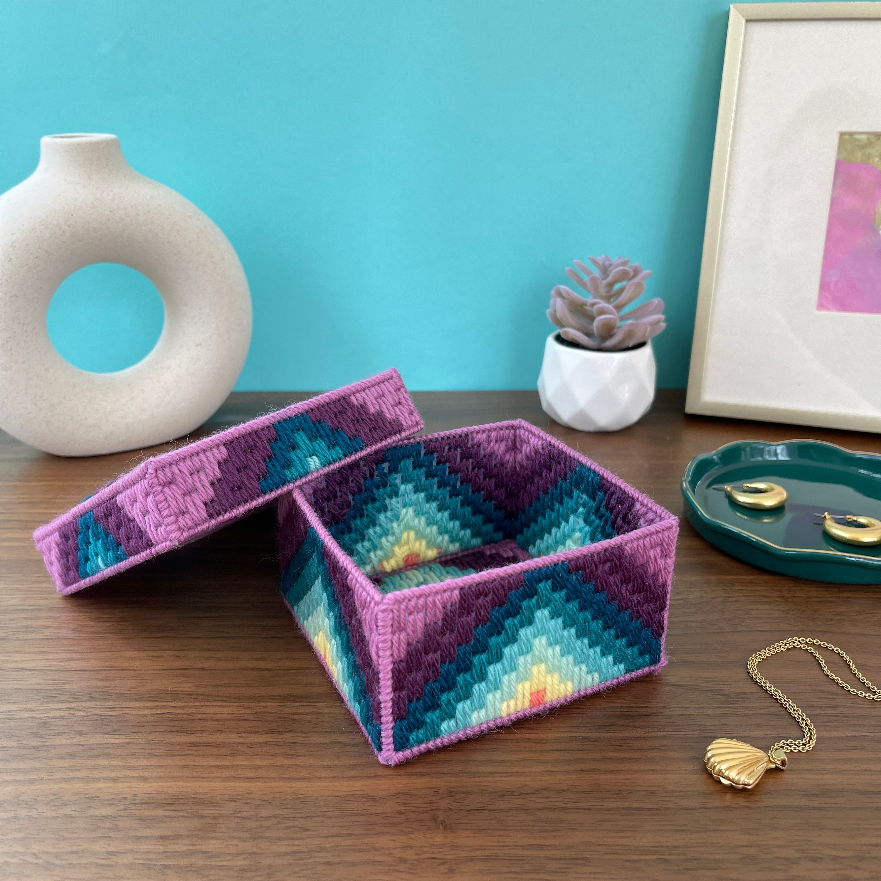 DIGITAL PATTERN: "diamond Girl" Bargello Trinket Box - Bargello Plastic ...