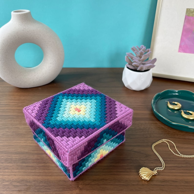 DIGITAL PATTERN: "diamond Girl" Bargello Trinket Box - Bargello Plastic ...