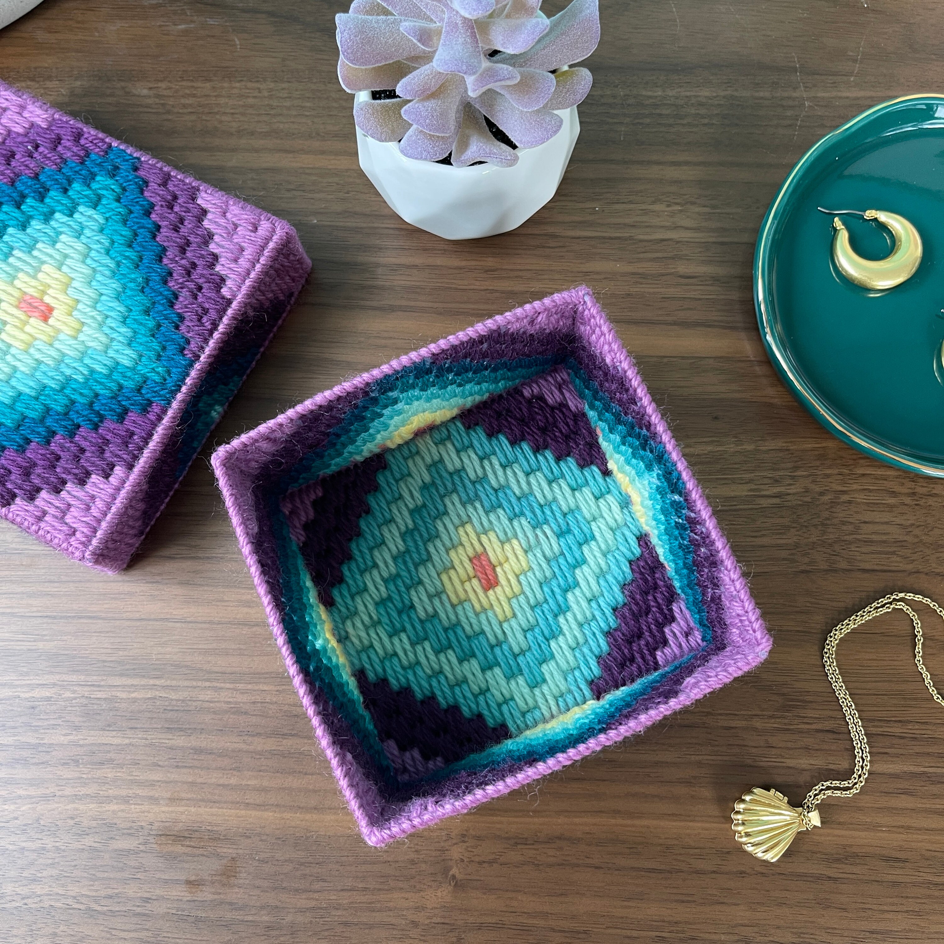 DIGITAL PATTERN: "diamond Girl" Bargello Trinket Box - Bargello Plastic ...