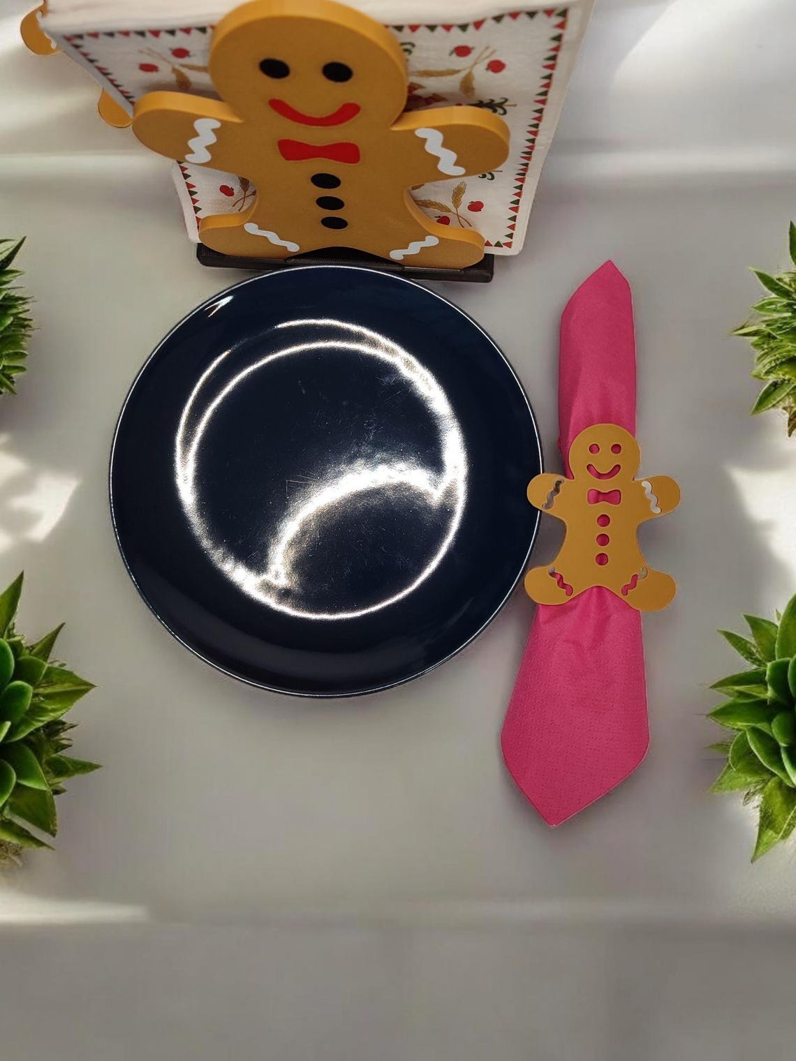 Gingerbread Man Napkin Holder & Napkin Rings Festive Holiday Table ...