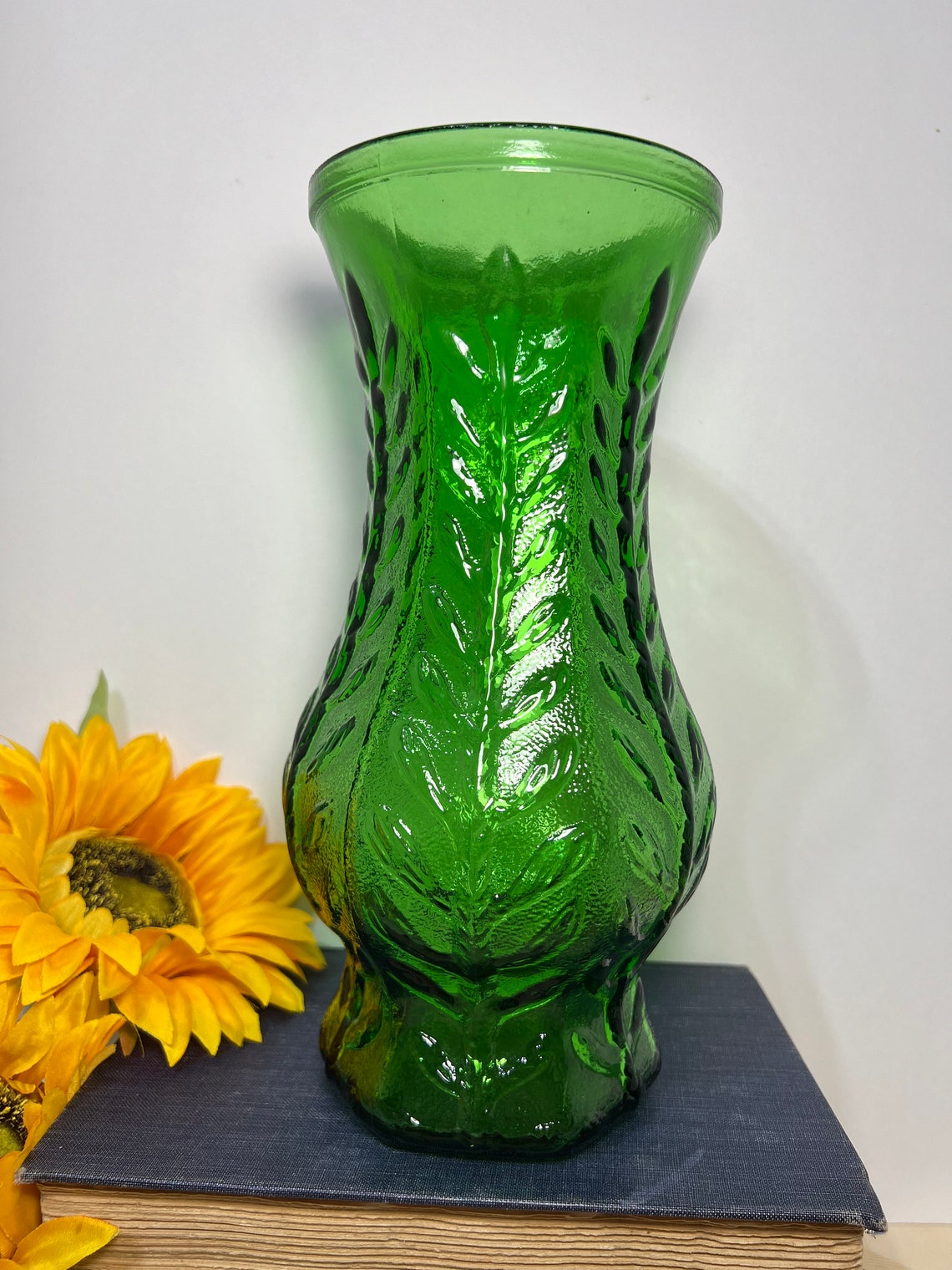 Vintage Emerald Green Glass Vase With Fern Leaf Molded Design FTD Vase ...