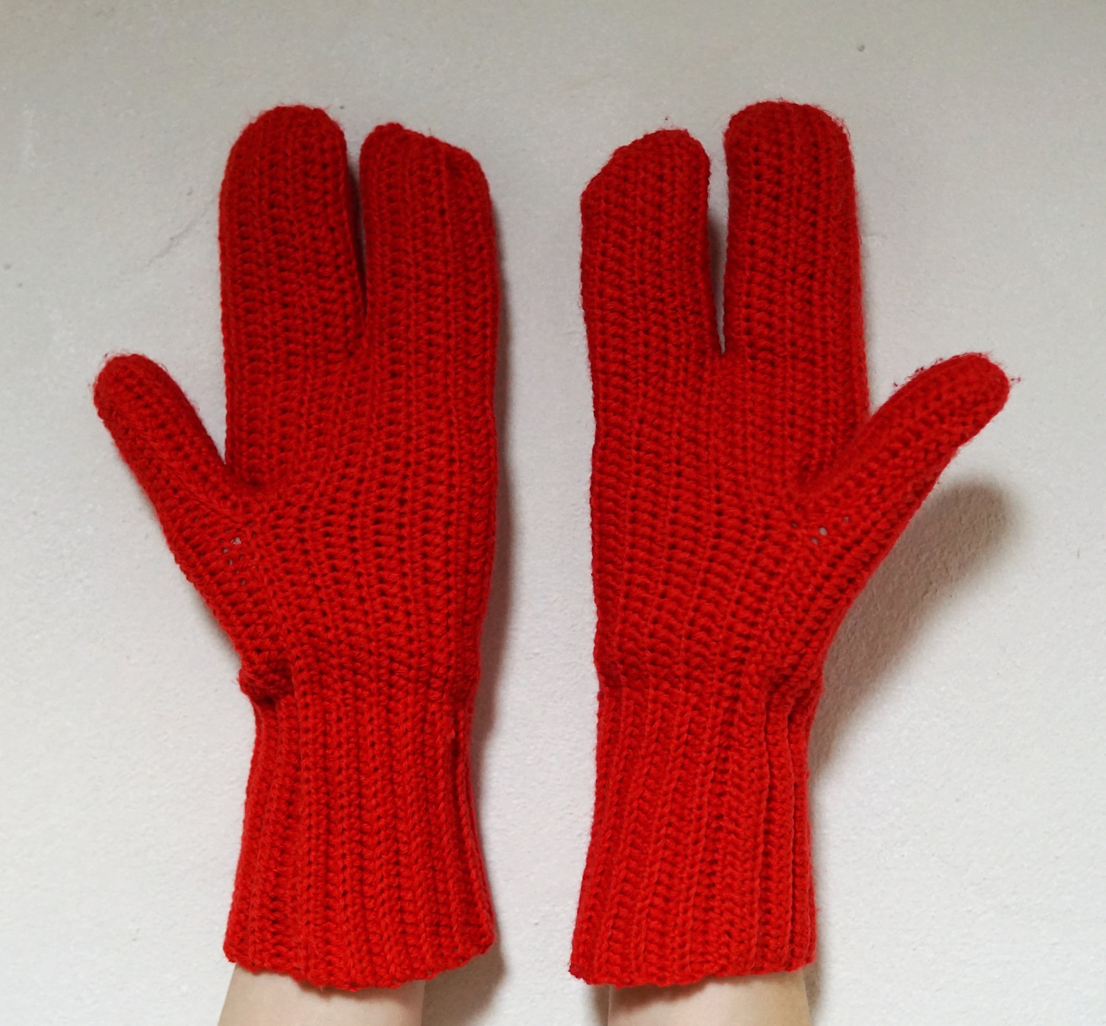 Crochet Pattern Medieval Style Three Finger Gloves, Cloven Mittens Make ...