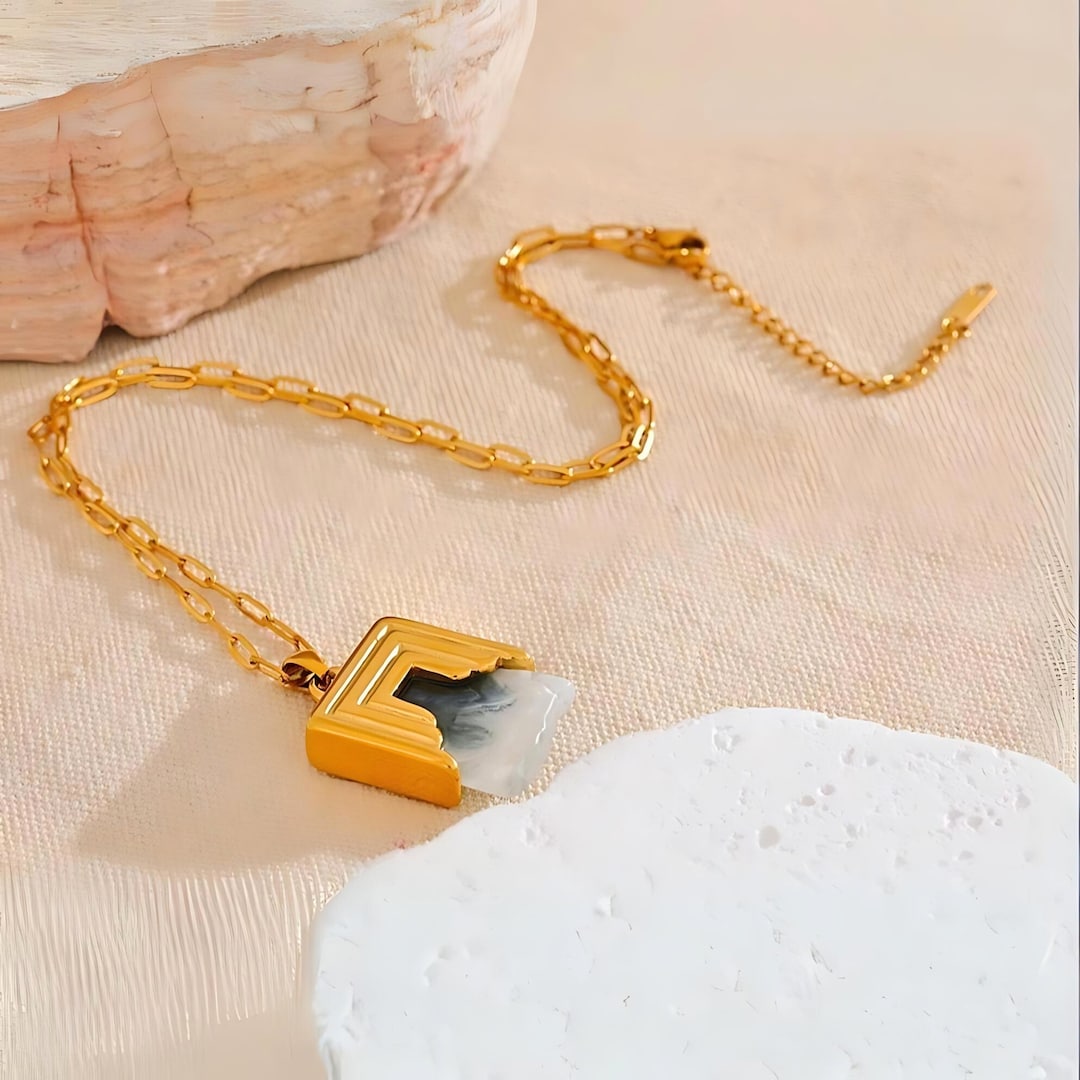 Elegant Waterproof PVD Gold Plated Resin Pendant Necklace With ...