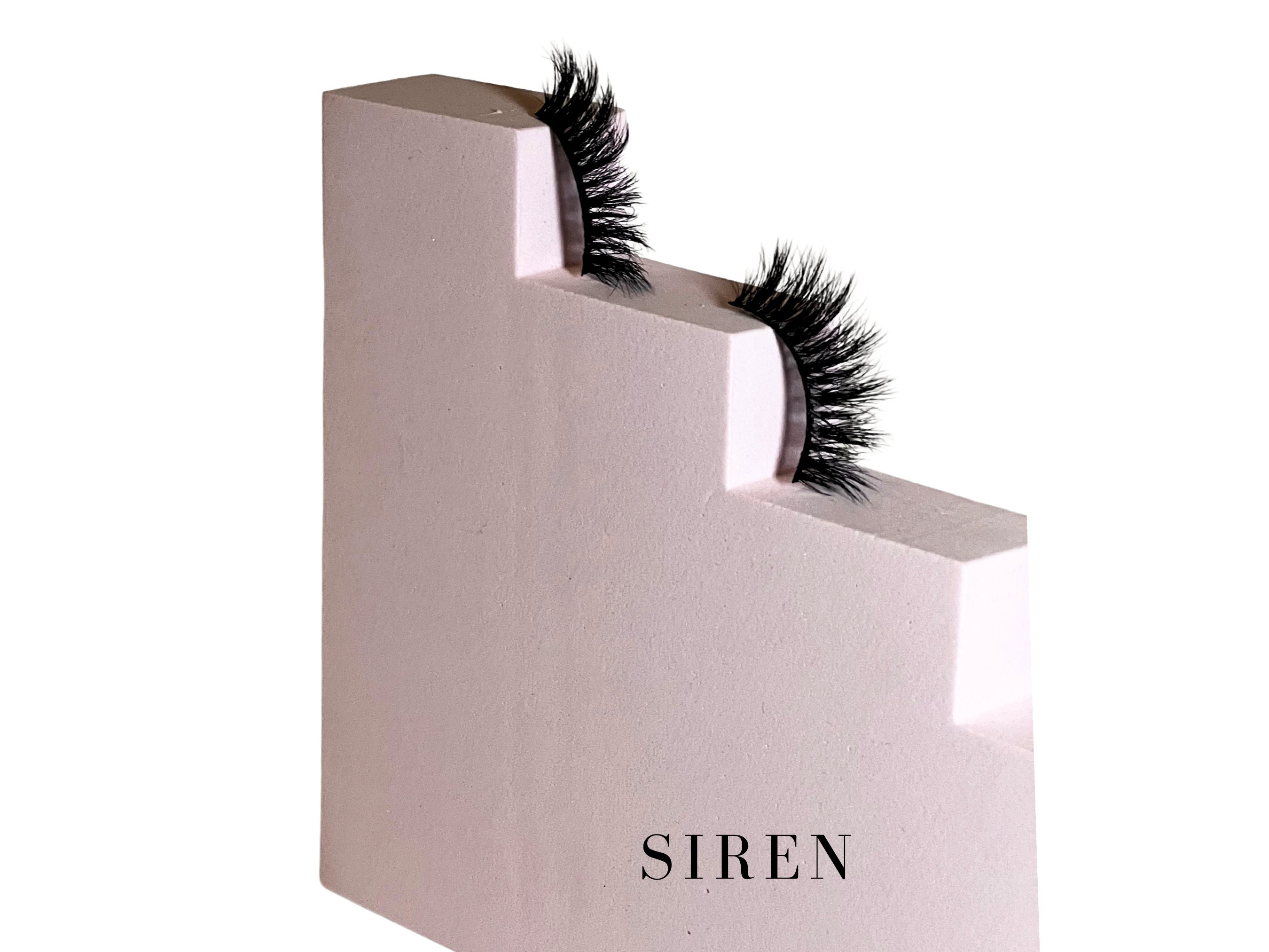 The Siren capture Hearts With the Siren Lash Full 3D Glam Lash for an ...