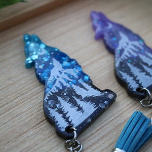 Howling Wolf Keychain | Blue, Purple, Pink, or White Ombre - Etsy