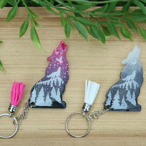 Howling Wolf Keychain | Blue, Purple, Pink, or White Ombre - Etsy