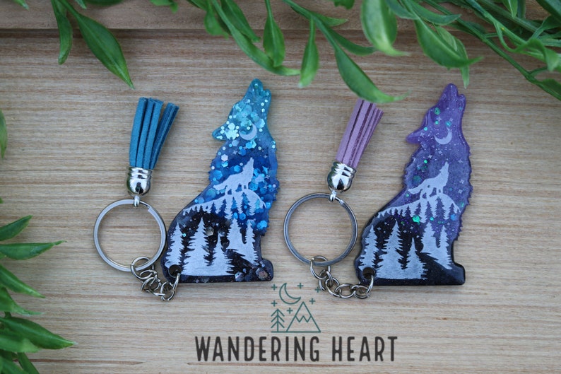 Howling Wolf Keychain | Blue, Purple, Pink, or White Ombre - Etsy