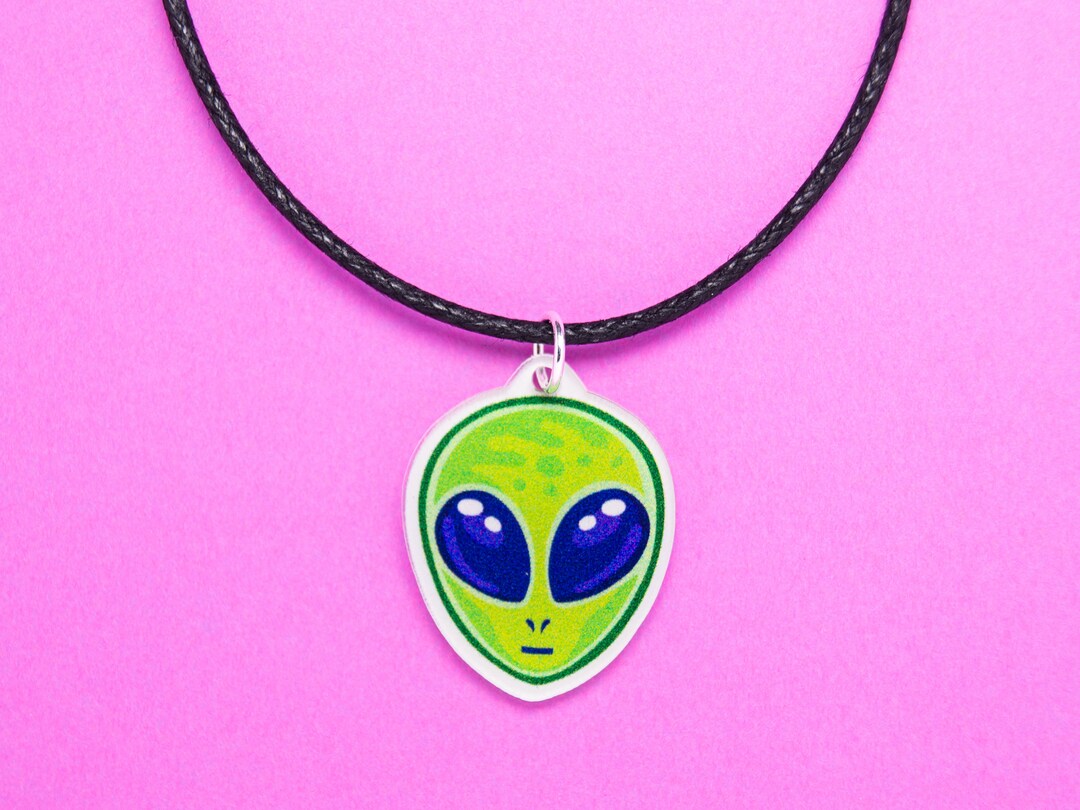 Alien Head Pendant Necklace Retro 90's Space-themed Jewelry Playful ...