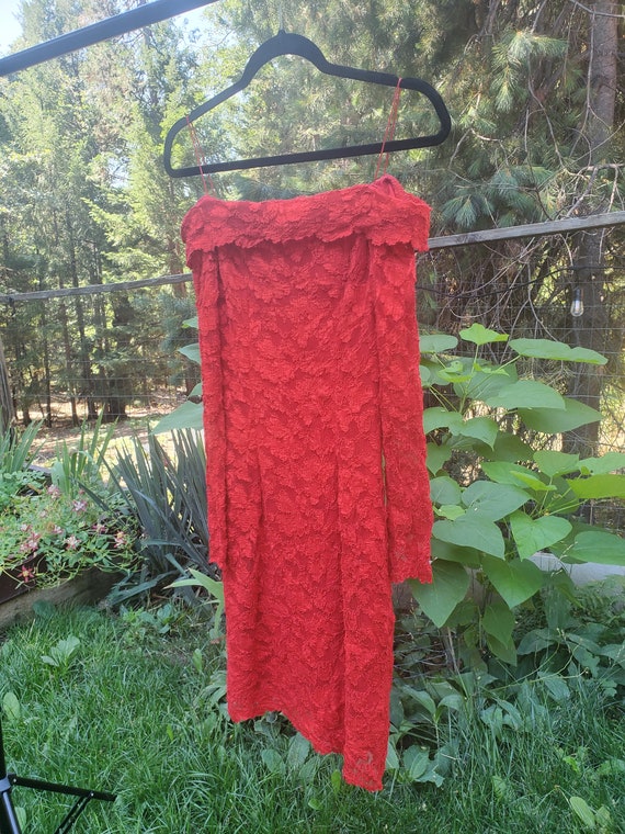 holly malloy red lace - Gem