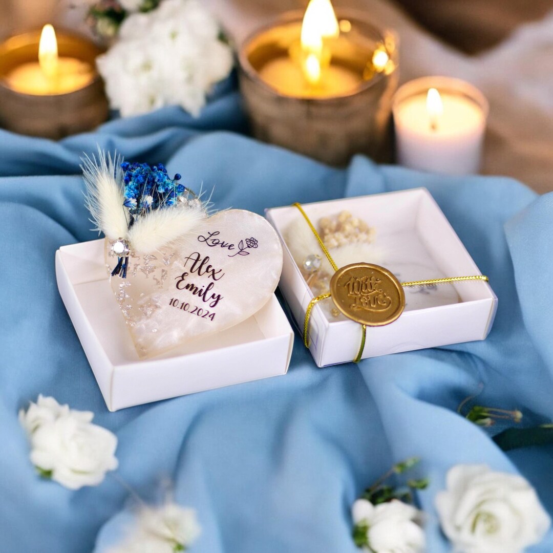 Personalized Resin Magnet Favor: Dried Flower Wedding Keepsake - Etsy