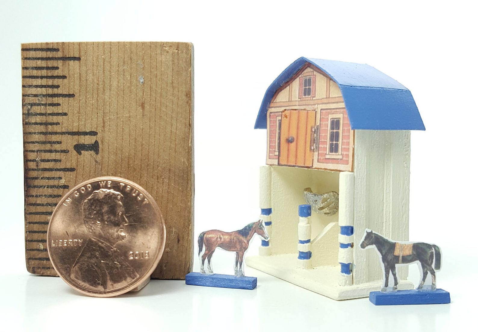 Miniature Dollhouse Toy Horse Stable - 1:12 Scale Reproduction of ...