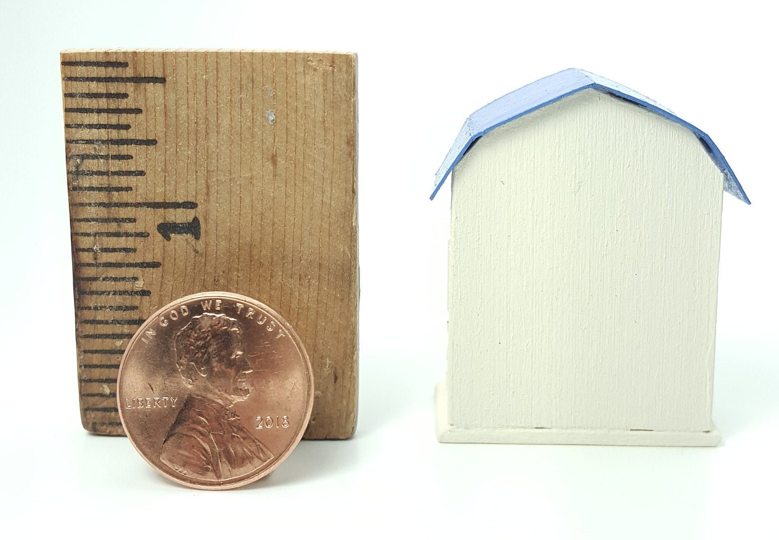 Miniature Dollhouse Toy Horse Stable - 1:12 Scale Reproduction of ...