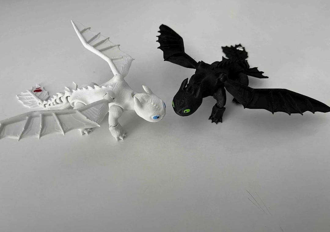 Night Fury & Light Fury Figurines: How to Train Your Dragon ...