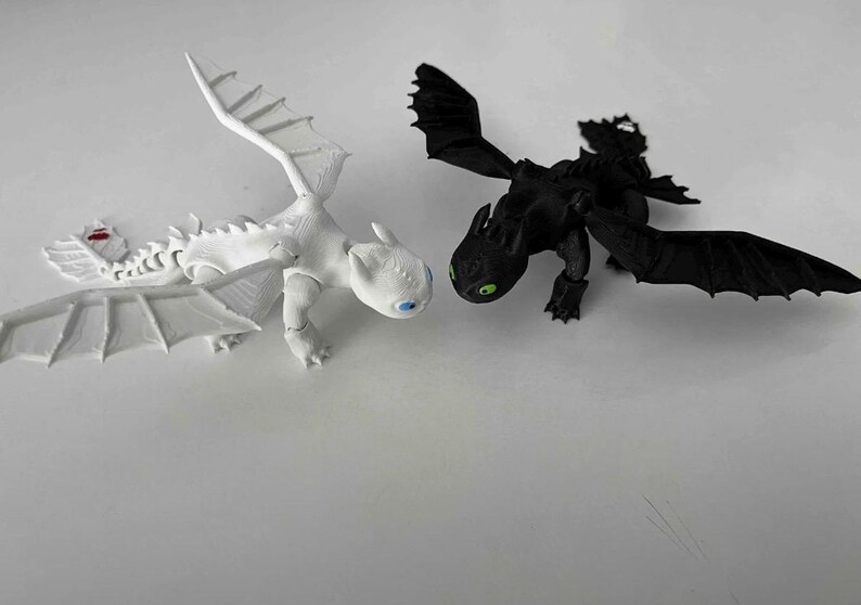 Night Fury & Light Fury Figurines Set – How to Train Your Dragon ...