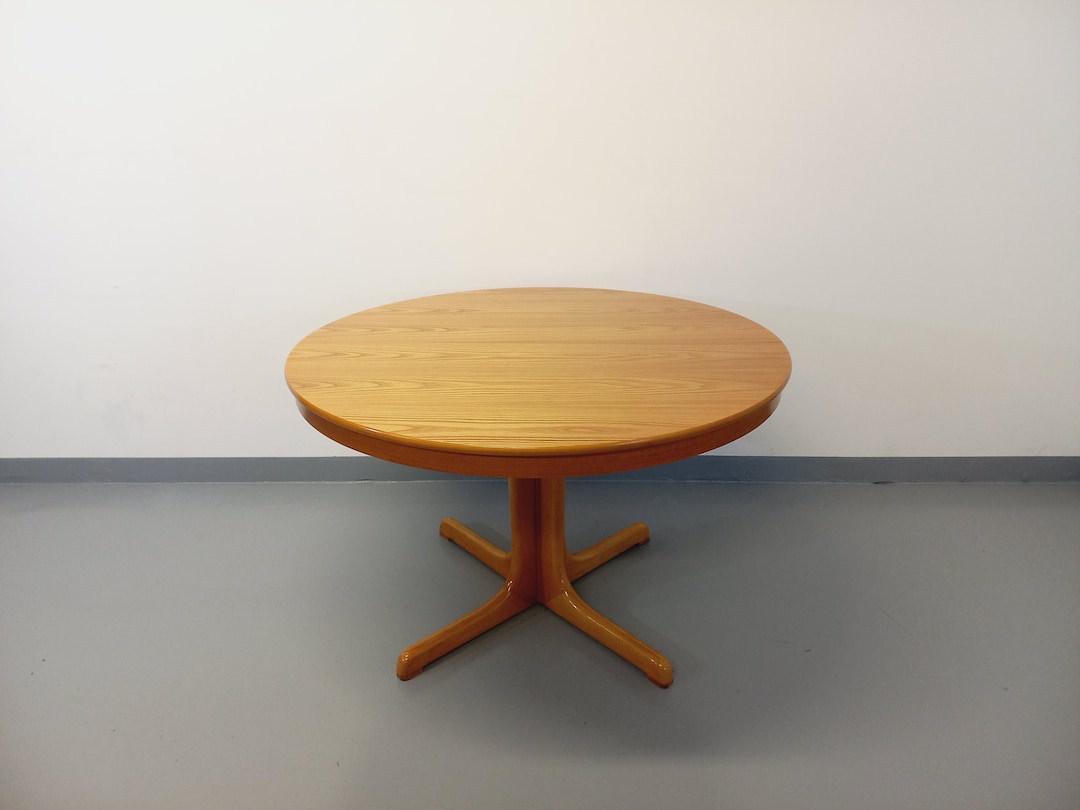 Vintage Round Table From the 60s and 70s in Blond Elm With Integrated ...
