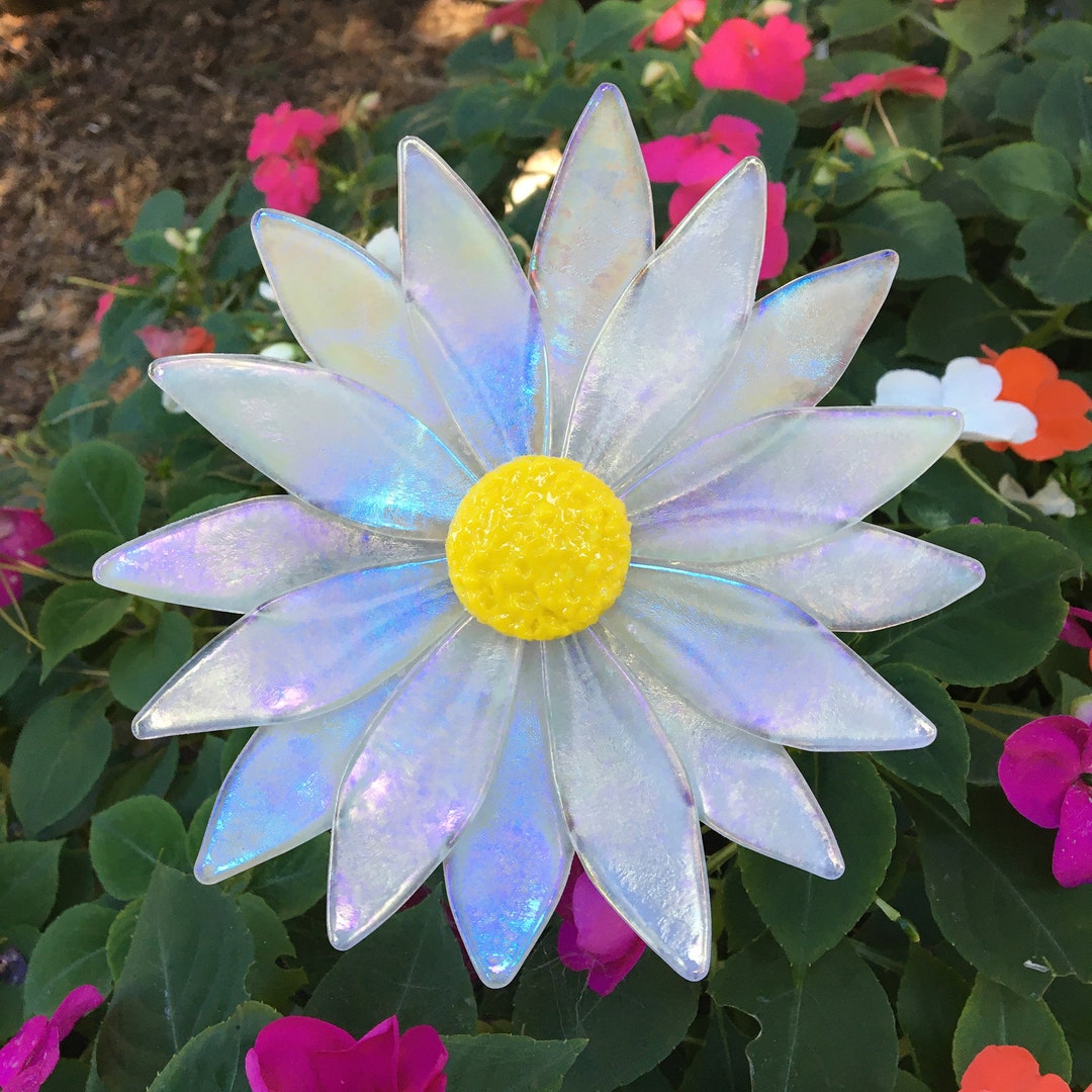 White Daisy 6" | Fused Glass Flower | Garden Art | 3-D Glass Art ...