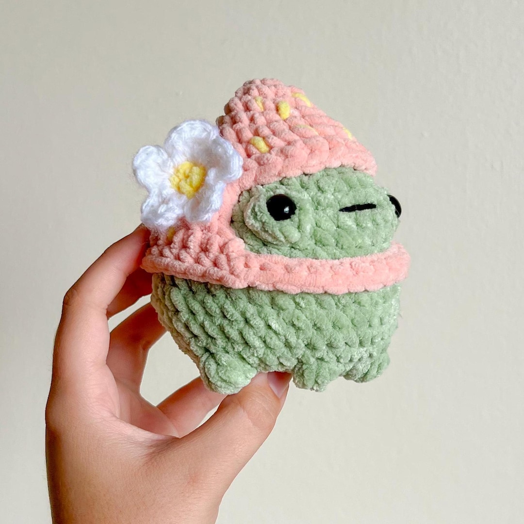 Strawberry Frog No Sew Crochet Pattern / Strawbery Hat Cute Frog ...