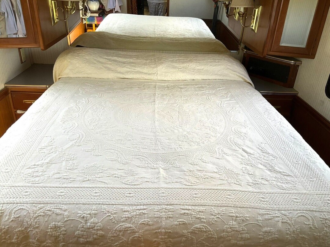 Vintage Bates Heirloom Heritage Pattern Ivory Matelasse Fringed ...