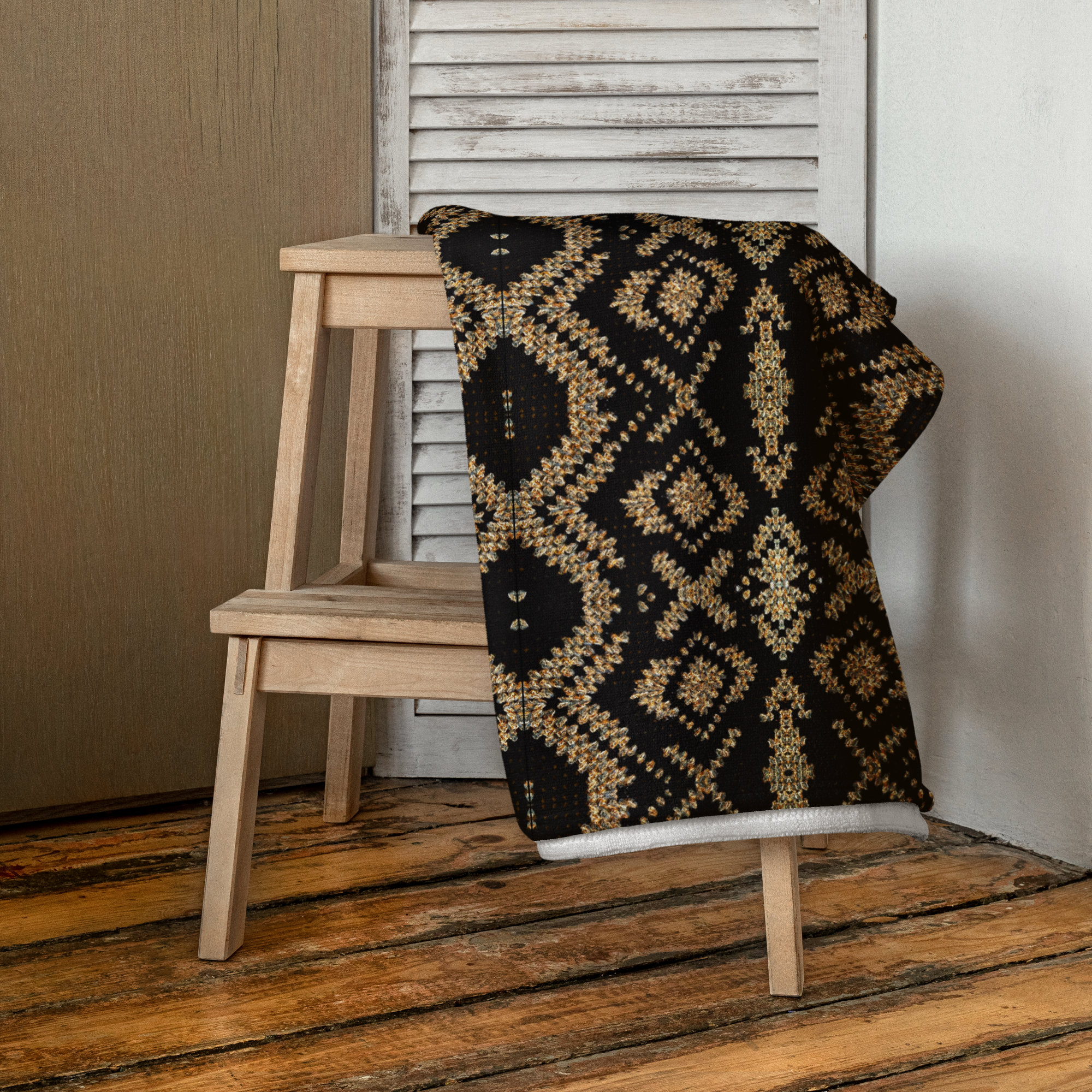 Luxury Towel Set, Crochet Design Gold and Black, XOXO Unique Crochet ...