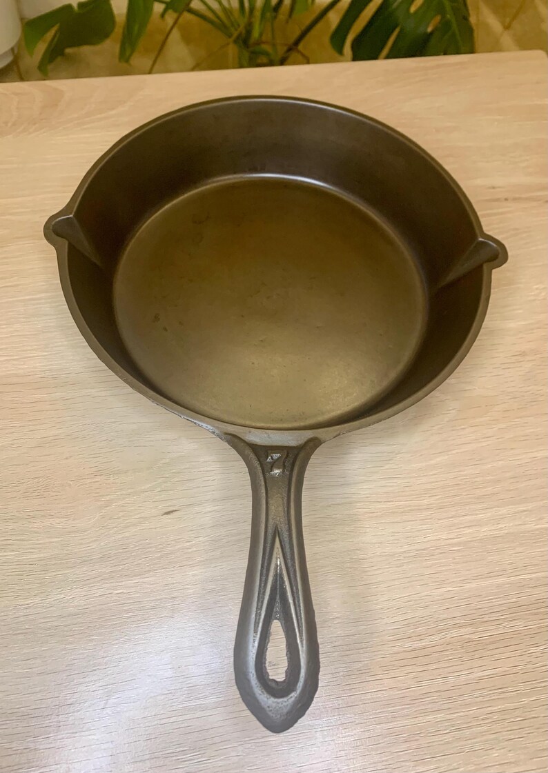 Unknown Fancy Handle No. 7 Gate Mark Cast Iron Skillet - Etsy