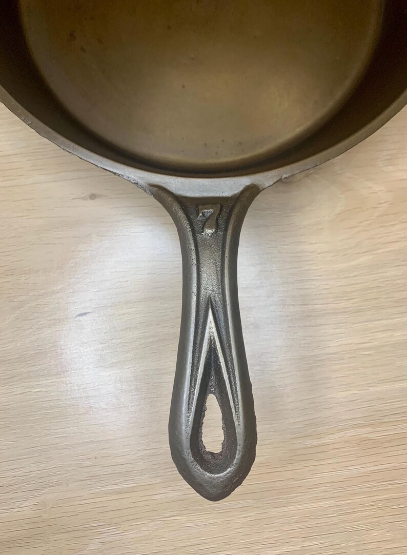 Unknown Fancy Handle No. 7 Gate Mark Cast Iron Skillet - Etsy