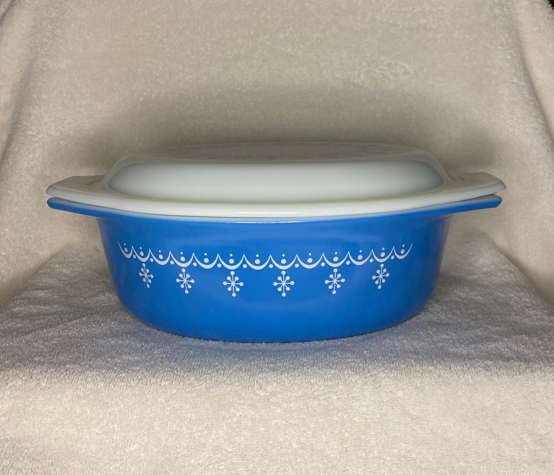 Vintage Pyrex Snowflake Blue Garland 1 1/2 QT Oval Casserole Dish With ...