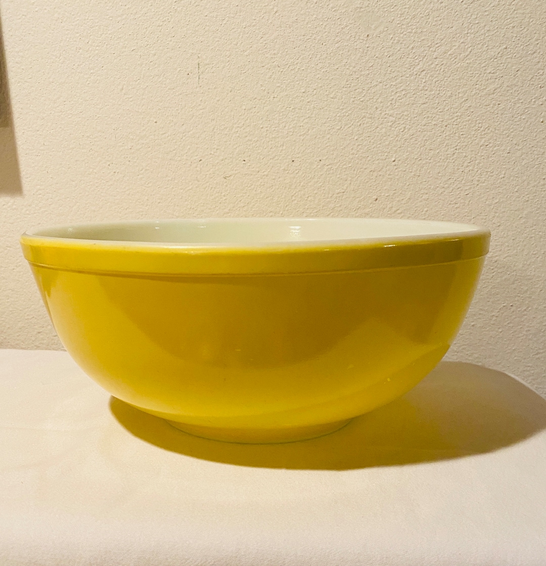 1940's Primary Yellow Pyrex Mixing Bowl - Etsy