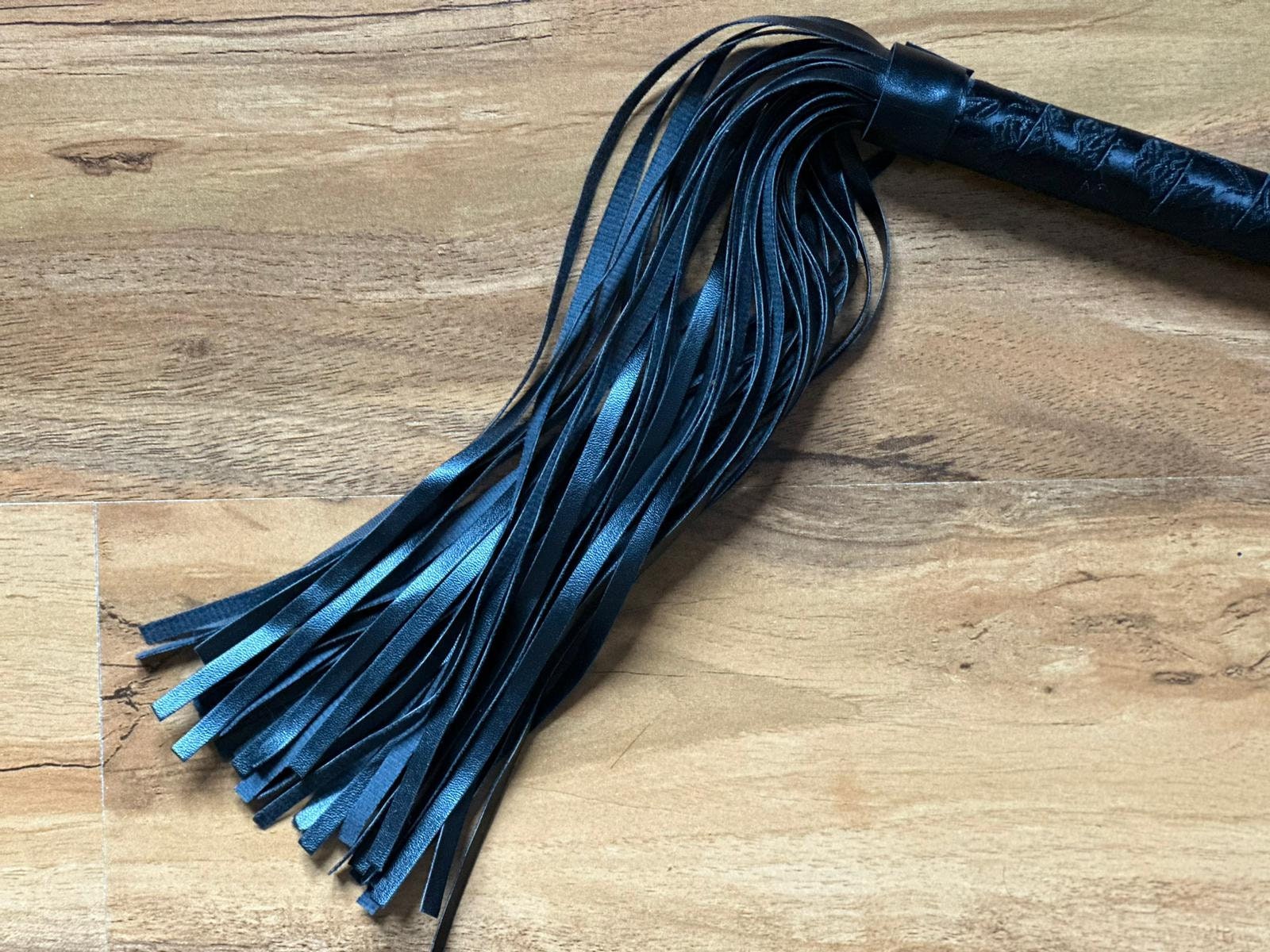 Real Mild Leather Flogger black Leather Floggers With Leather Tassels ...