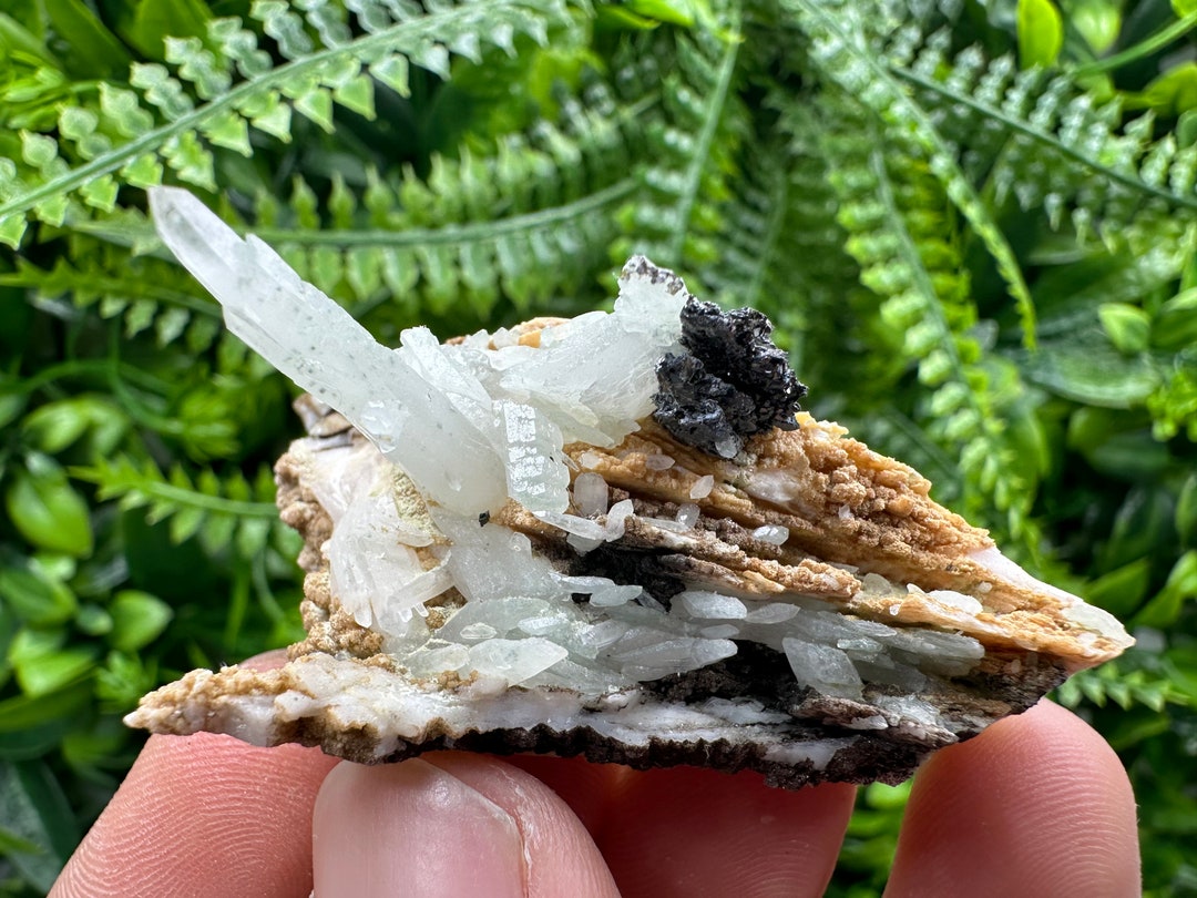 Stunning Quartz Whit Chlorite on Rhodochrosite Covered Whit Siderite ...