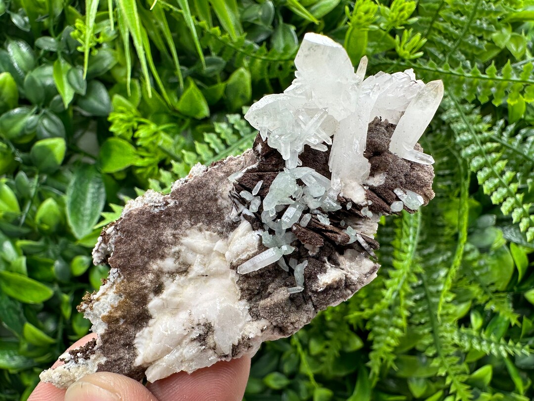 Stunning Quartz Whit Chlorite on Rhodochrosite Covered Whit Siderite ...