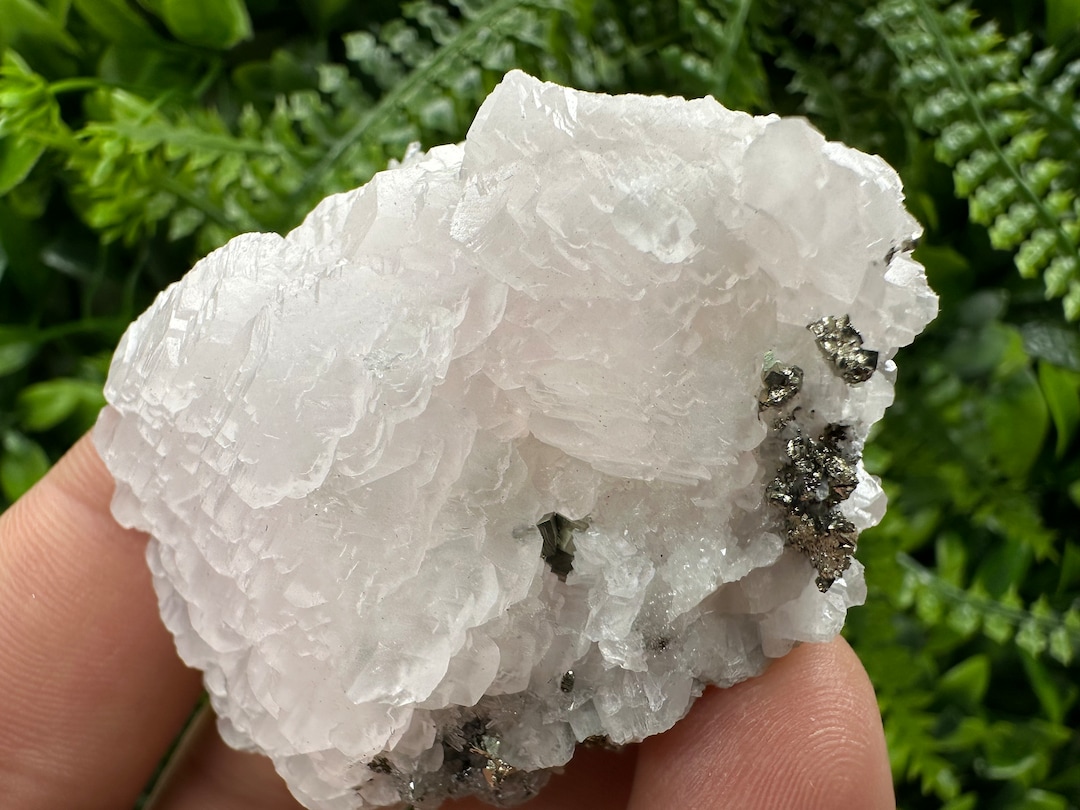 Wonderful UV Fluorescent Calcite Whit Sphalerite and Quartz Natural ...
