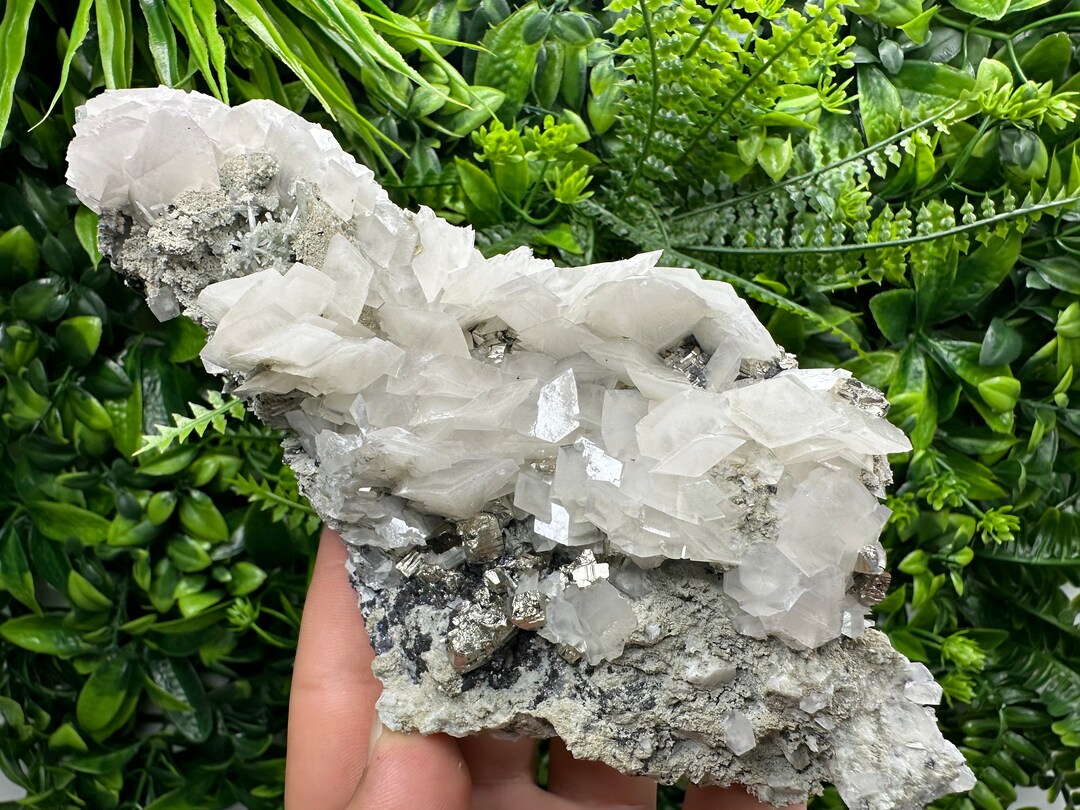 Wonderful UV Calcite,pyrite on Chlorite Matrix,natural Minerals ...
