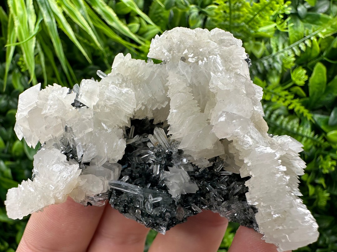Incredible Calcite on Transparent Quartz Whit Chlorite Natural Minerals ...