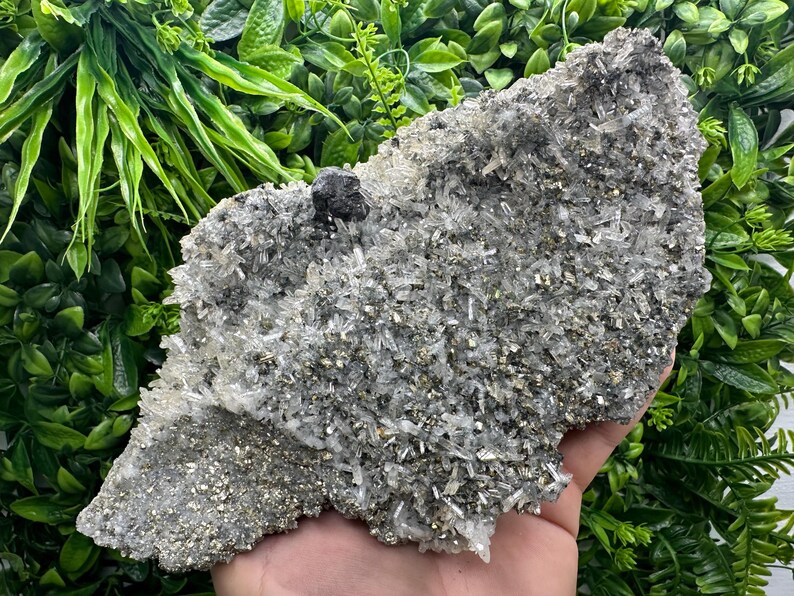 Wonderful Sphalerite on Quartz Whit Pyrite,natural Minerals Souvenir ...