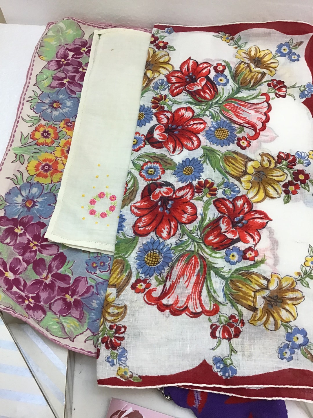 3 Vintage Hankerchiefs-2 Floral and 1 With Embroidery - Etsy