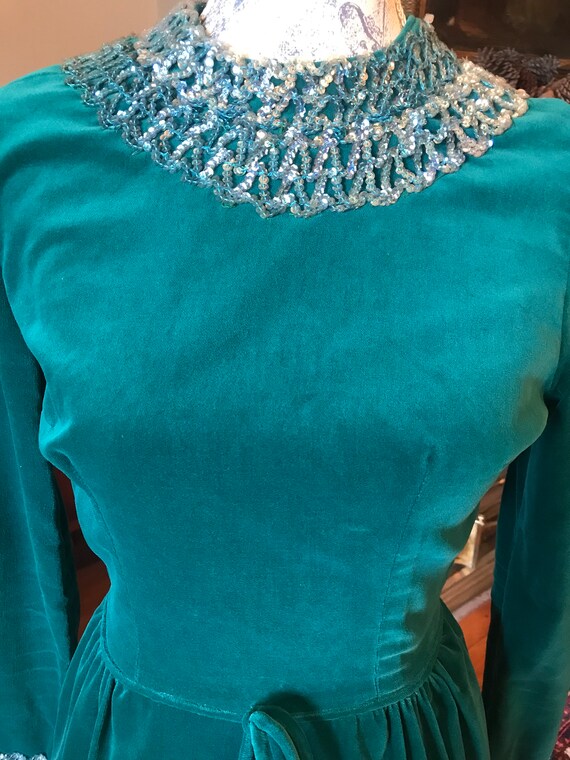 Deep emerald green velvet party dress 60s with sequin… - Gem