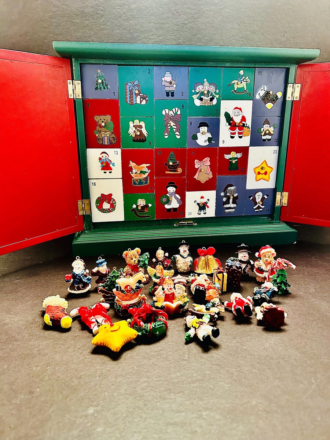 Thomas Pacconi Classics Wood Christmas ADVENT CALENDAR Drawers W/ 21 Ornaments - Etsy