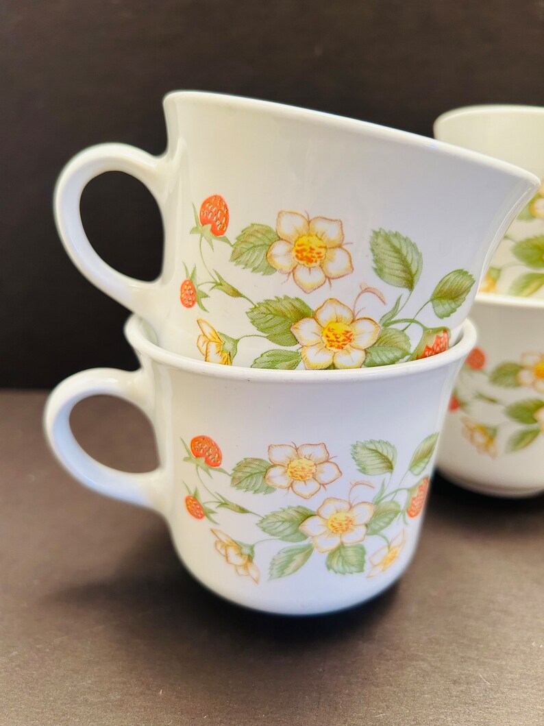 Vintage Set of 7 Corning Ware Corelle Strawberry Sundae Coffee Mugs Tea ...