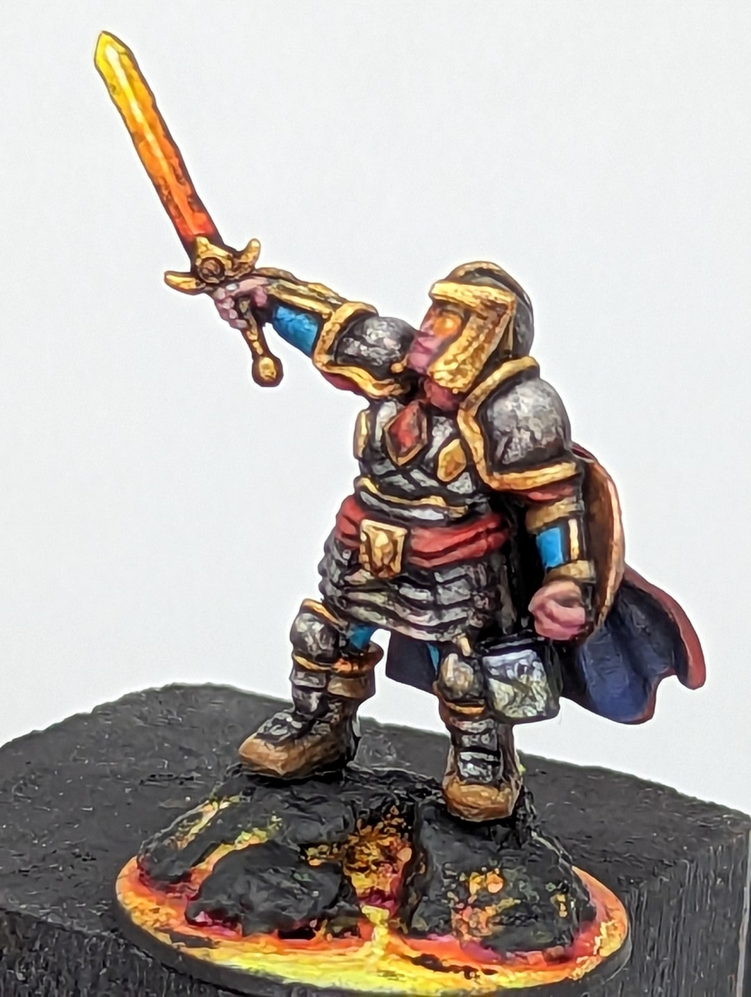 Female Dwarf Paladin 28 Mm Scale /painted Minis/ Painted Miniatures ...