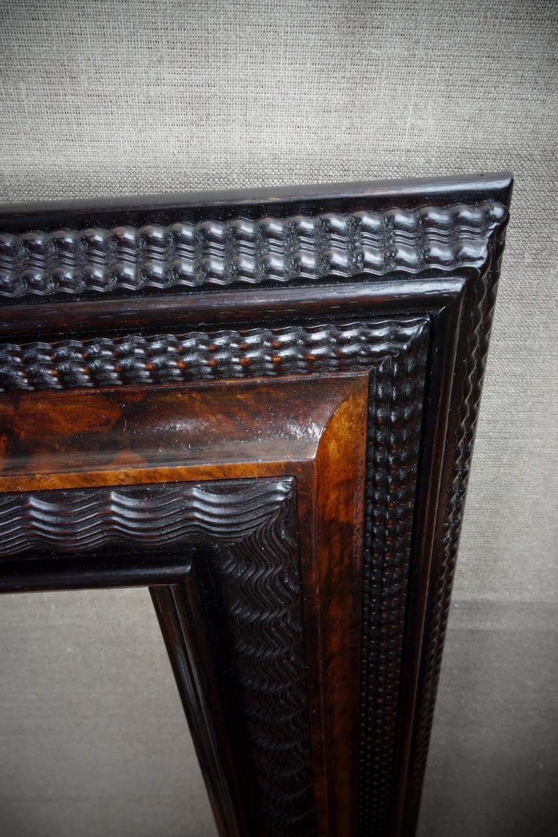 Traditional, 17th-century Dutch-style Ripple Frame Ripple Moulding ...
