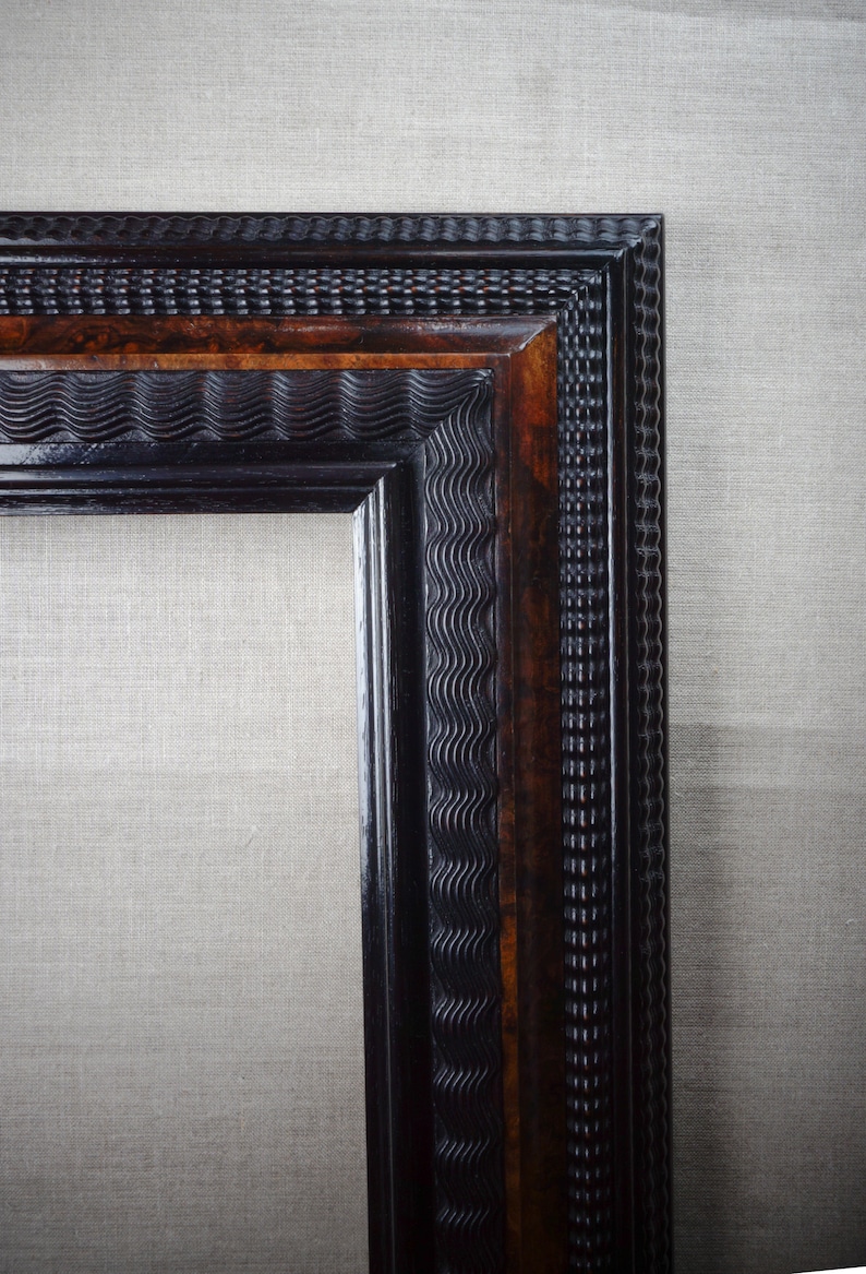 Traditional, 17th-century Dutch-style Ripple Frame Ripple Moulding ...