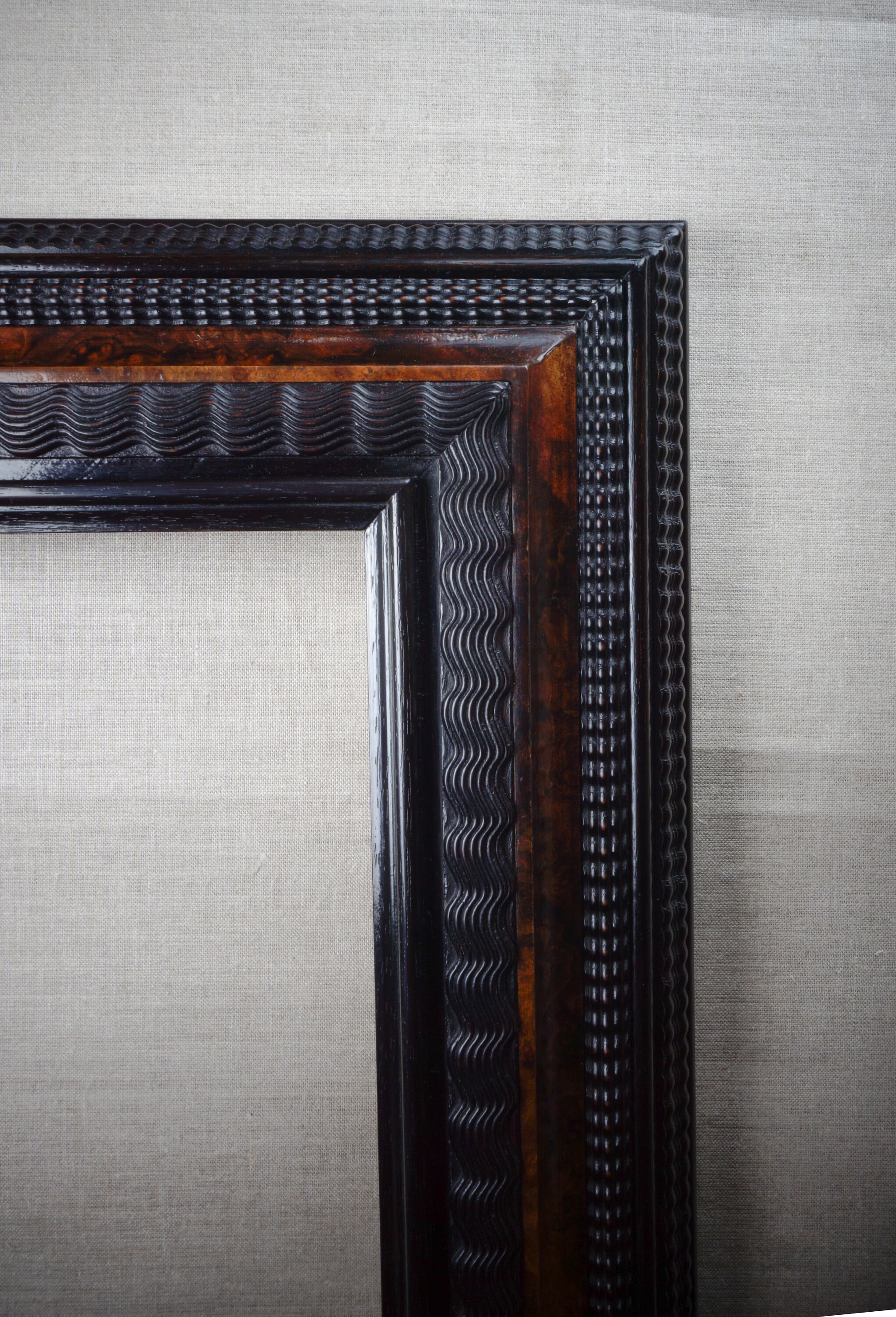 Traditional, 17th-century Dutch-style Ripple Frame Ripple Moulding ...