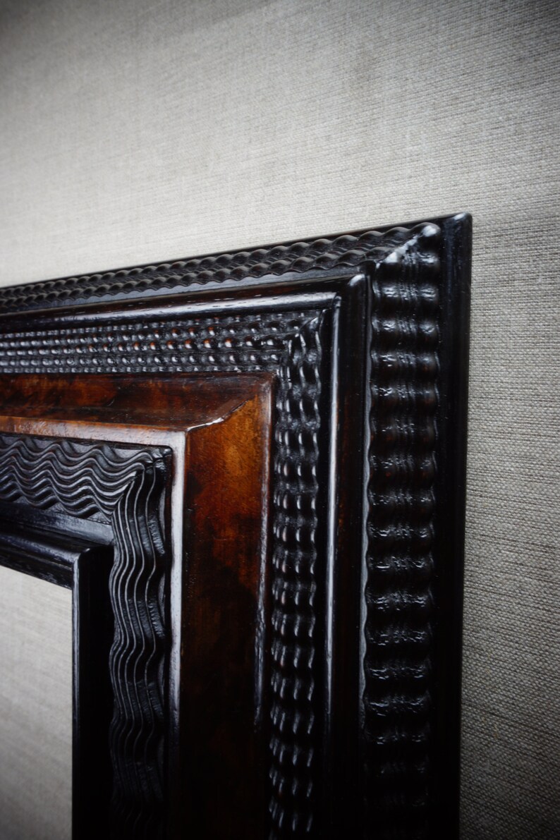 Traditional, 17th-century Dutch-style Ripple Frame Ripple Moulding ...
