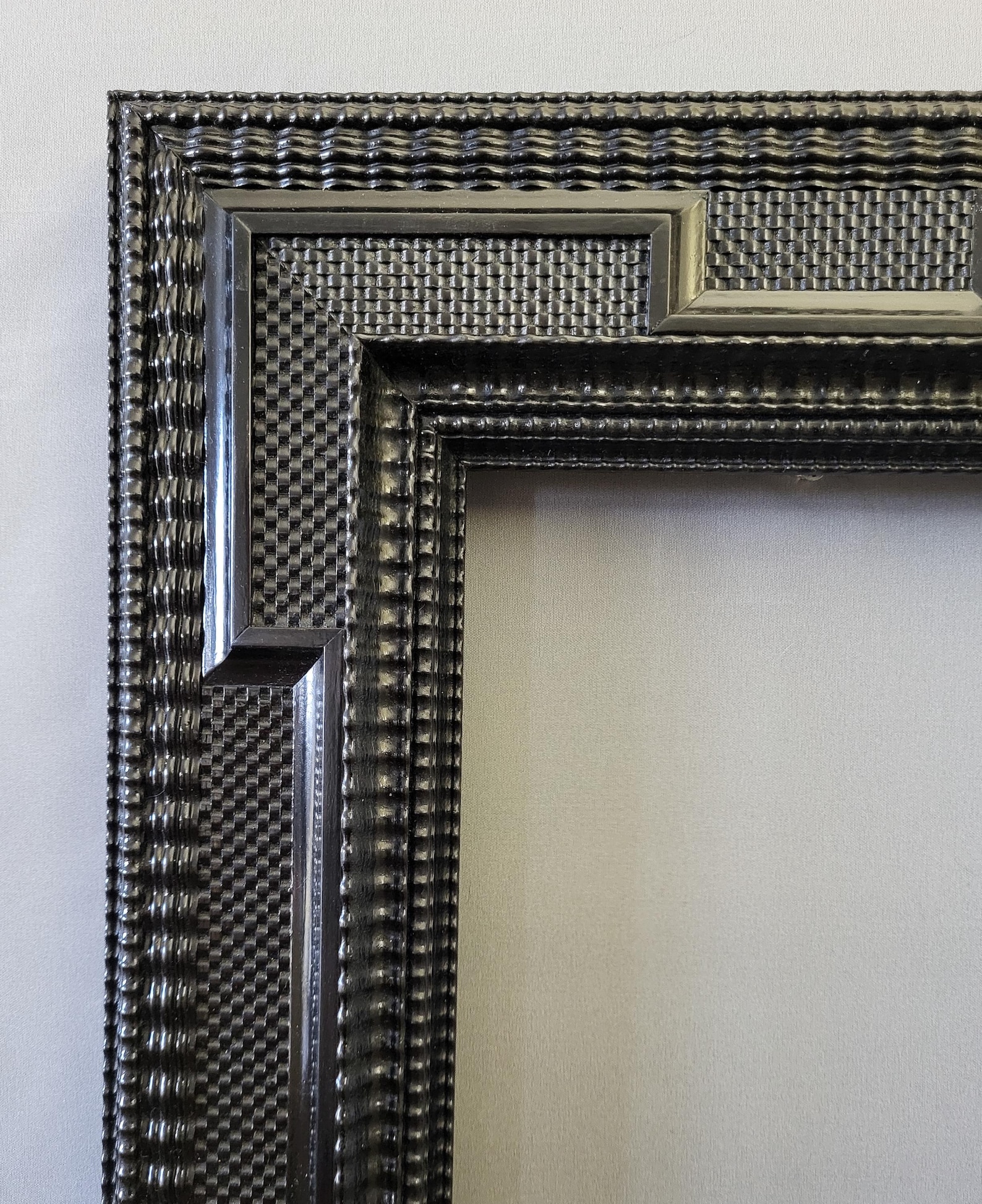 Ebony Dutch-style Frame | Flemish Corner Frame | Ripple Moulding ...