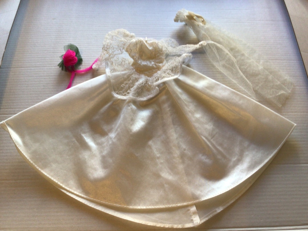 1991 Barbie Bridal Dress,veil,flower Bouquet - Etsy
