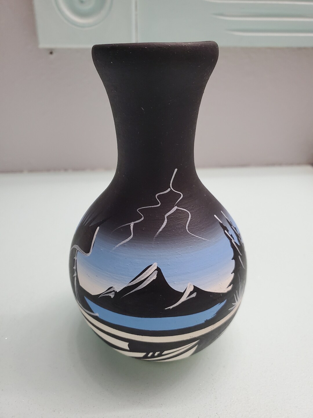Navajo Pottery Vase Signed by Artist Elsie L Dini. Vintage Navajo Vase ...