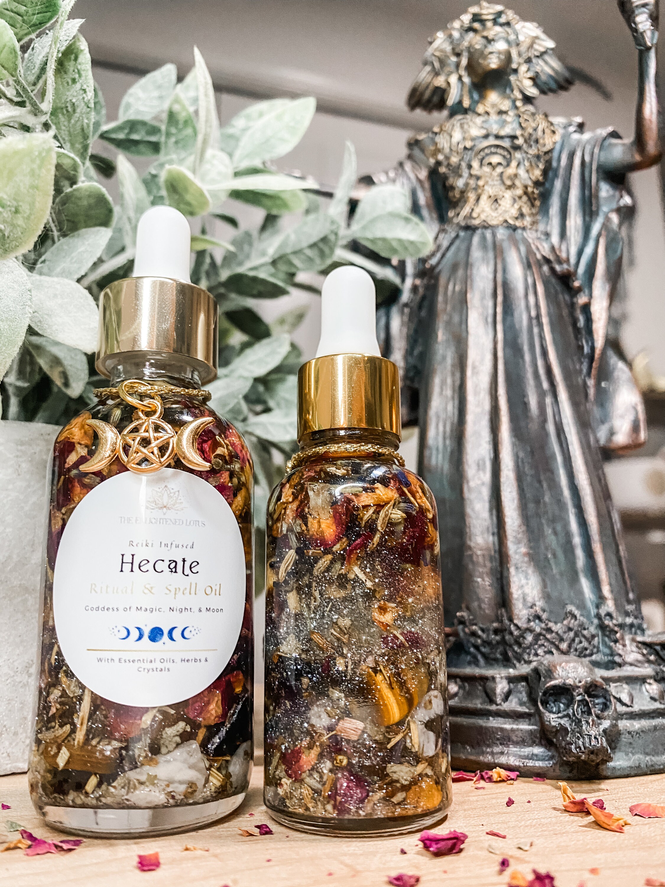 Hecate Anointing, Devotion, Ritual, and Spell Oil Honoring Hecate ...