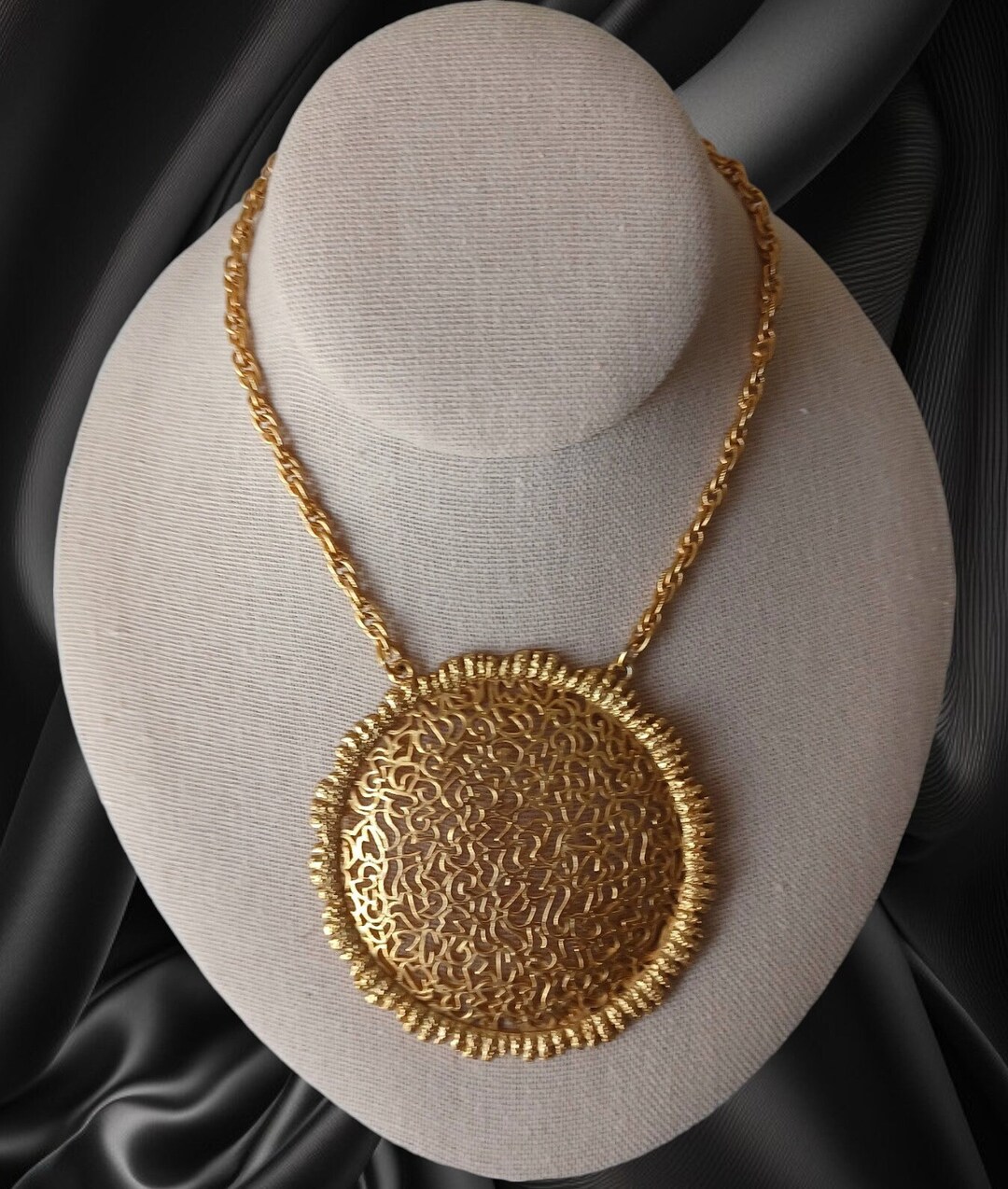 Vintage Jewelry Necklace, Circle of Gold Pendant Necklace, Vintage ...